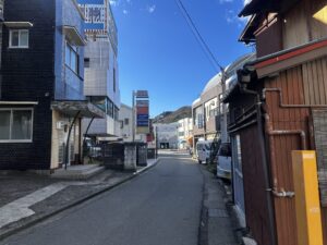 軽食喫茶山小屋／ハンバーグと焼肉のよくばり定食とオリジナルパフェ | まっしーの『おいしいっ！』